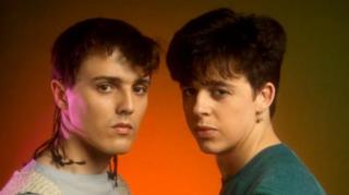Tears for Fears singer Curt Smith appears at tribute band's gig - BBC News
