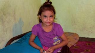 Paid to poo: Combating open defecation in India - BBC News