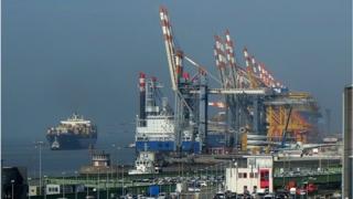 German trade surplus hits record high - BBC News