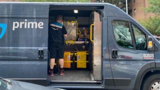 Amazon accused of tricking Prime customers - BBC News