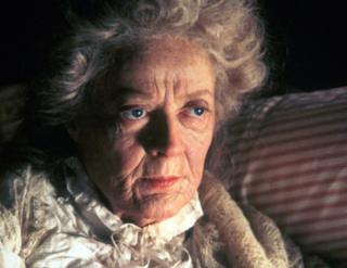 Life in pictures: Dame Maggie Smith - BBC News