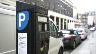 Brighton and Hove: Councillors suggest city-wide parking permits - BBC News