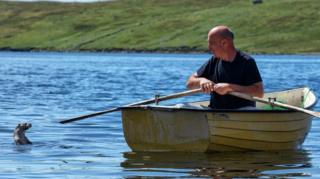 Man's bond with orphaned otter becomes a movie hit - BBC News