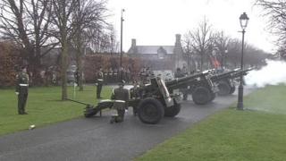 Easter Rising: Centenary parade takes place in Dublin - BBC News