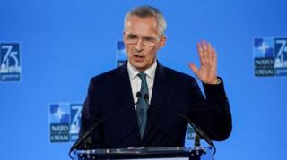Nato summit: Ukraine on 'irreversible path' to membership - BBC News