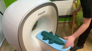 Hospital says toy MRI scanner helps save £150k - BBC News
