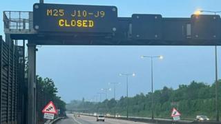 M25: Bridge works to close part of A3 at weekend - BBC News