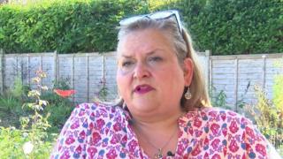 Hampshire police probe mystery of missing Evri parcels - BBC News