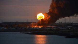 Hoo fire: 'Huge explosion' as fire rages at industrial unit - BBC News
