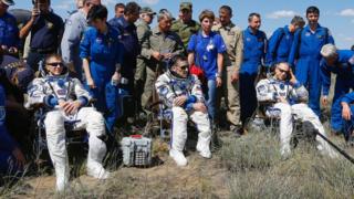 UK astronaut Tim Peake returns to Earth - BBC News