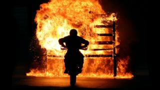 How safe is it to be a stunt performer? - BBC News