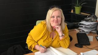 Homeless charity head 'gagged' over universal credit remarks - BBC News