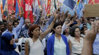 Suruc massacre: At least 30 killed in Turkey border blast - BBC News