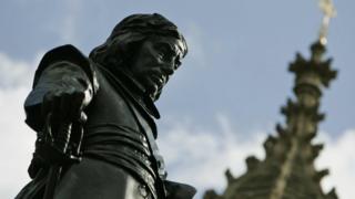 When is it right to remove a statue? - BBC News