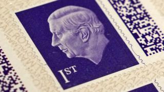 First class stamp price jumps to £1.25 - BBC News