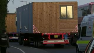 Construction begins on Reading prefab homeless housing - BBC News
