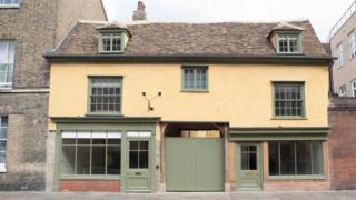 Cambridge map reveals 2,000 years of hidden history - BBC News