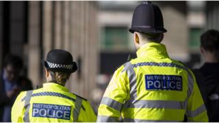 Met Police scraps controversial gang database - BBC News