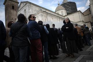 How did the Turin Shroud get its image? - BBC News