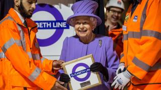 Elizabeth Line: Nine facts about the new London line - BBC Newsround