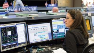 The first person on Mars 'should be a woman' - BBC News