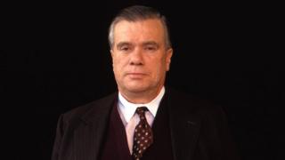 Heartbeat actor William Simons dies aged 79 - BBC News