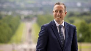Givan resignation triggers fresh political crisis in NI - BBC News
