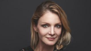 'Clothes should float in and out of our lives' - BBC News