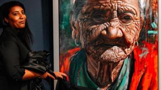 Makenzy Beard, 15, of Swansea, has solo art show in Cardiff - BBC News