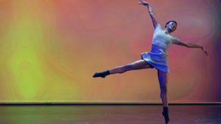 Nafisah Baba wins BBC Young Dancer 2017 prize - BBC News