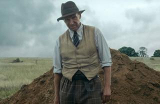 The Dig: Will Gompertz reviews film starring Carey Mulligan & Ralph ...