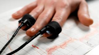 An ex-FBI interrogator's tips on handling debate lies - BBC News