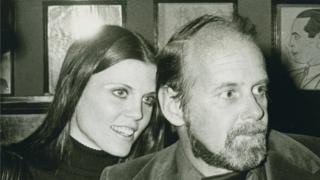 Ann Reinking: Broadway actress and dancer dies aged 71 - BBC News