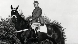 Spain feels Franco's legacy 40 years after his death - BBC News