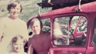 Mull of Kintyre Chinook crash: Grief and pain 30 years on - BBC News