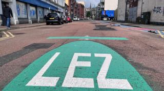 Low Emission Zone: Dundee becomes second city to enforce LEZ - BBC News