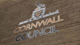 Cornwall Council approves new devolution deal - BBC News