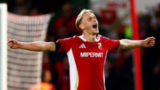Swindon Town 2-1 Tranmere Rovers - BBC Sport