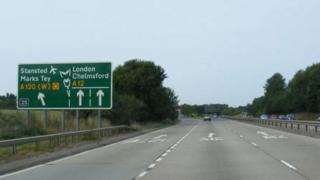 Drivers warned of delays after A12 closure in Essex - BBC News