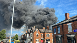 Crewe fire: 'A huge plume was drifting down terraced streets' - BBC News