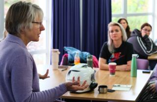 I lecture Stirling University nursing students about my dementia - BBC News