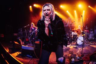 Linkin Park's new singer: The Emily Armstrong controversy explained ...