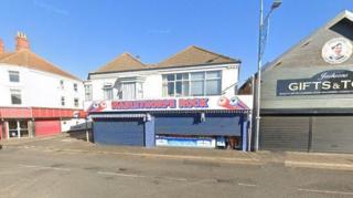 Mablethorpe ice cream shop owner wants to ban haggling - BBC News