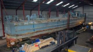 Row over plans for historic Appledore boat site - BBC News