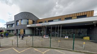 Nottingham: Newly-built school to open on former college site - BBC News