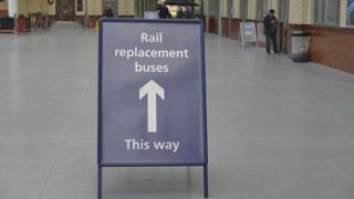 A3 roadworks: Drivers and train passengers warned of delays - BBC News