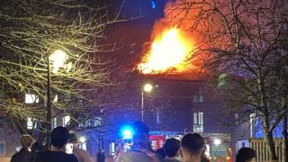 University of Warwick students evacuated after fire in halls - BBC News