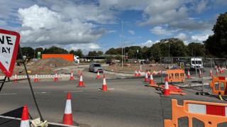 Overnight closures at Dunball roundabout in Bridgwater begin - BBC News