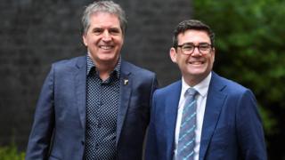 Mayors make case for new Liverpool-Manchester rail link - BBC News