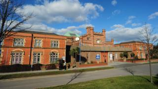 Hull prisoner did not intend to end his life, inquest rules - BBC News